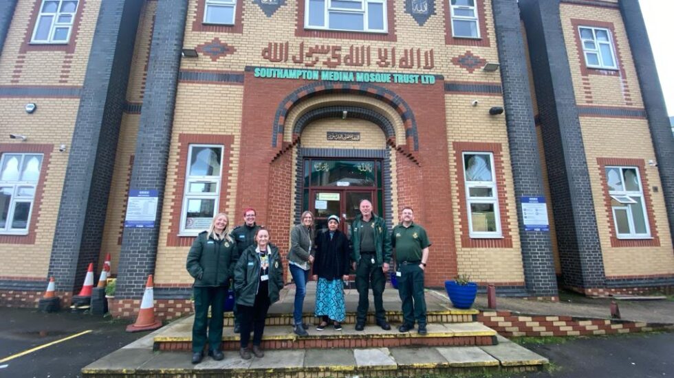 SCAS visit the Medina Mosque in Southampton | South Central Ambulance ...